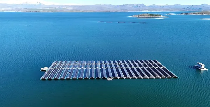 Türkiye’s first floating solar power plant installed at Keban Dam ...